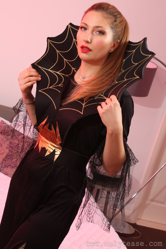Only Tease Stephanie Bonham Carter As A Spider Queen In Pantyhose Oas